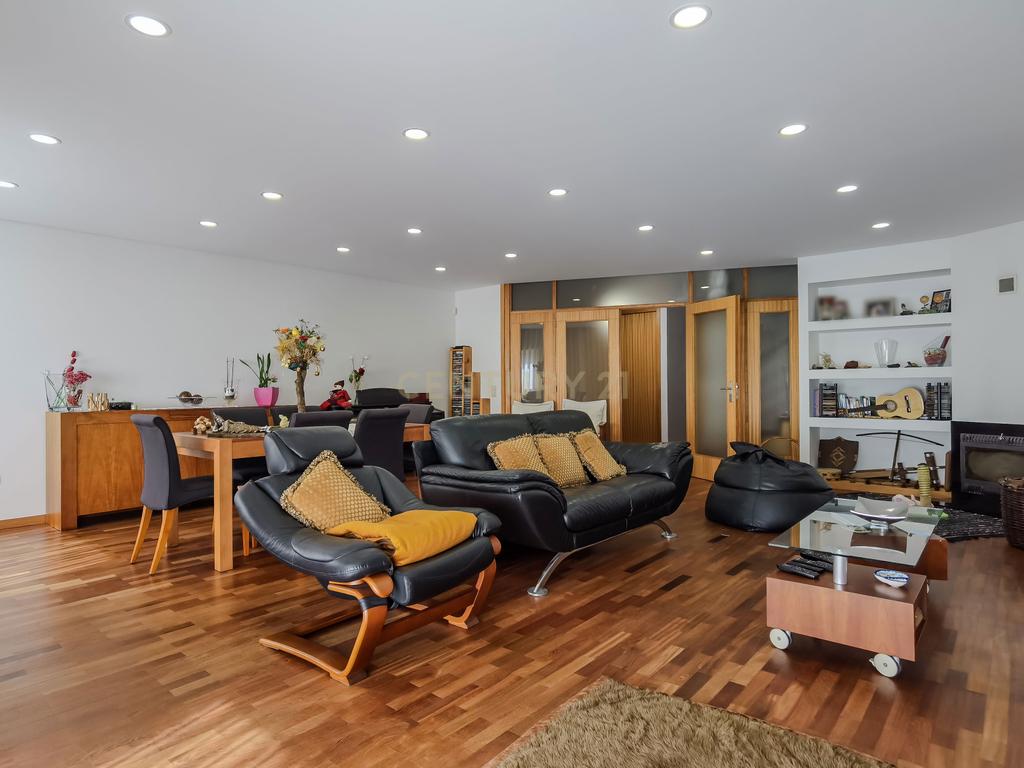 C0521-00108 | Apartamento T4 Duplex - Maia