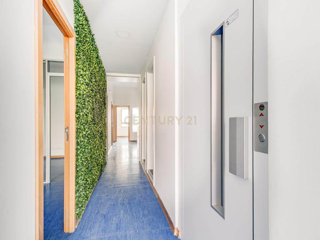 C0526-00175 | Oportunidade Única na Av. Alm. Gago Coutinho