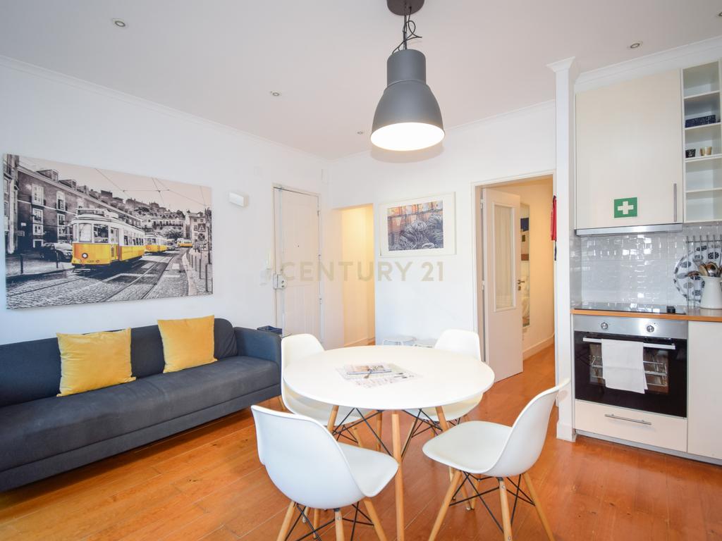 C0546-00022 | Apartamento T2 explorado em AL, em Santa Maria Maior